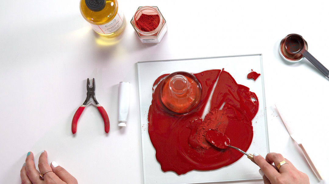 Make Your Own Paint Using Pigments by Lisa Solomon - Creativebug
